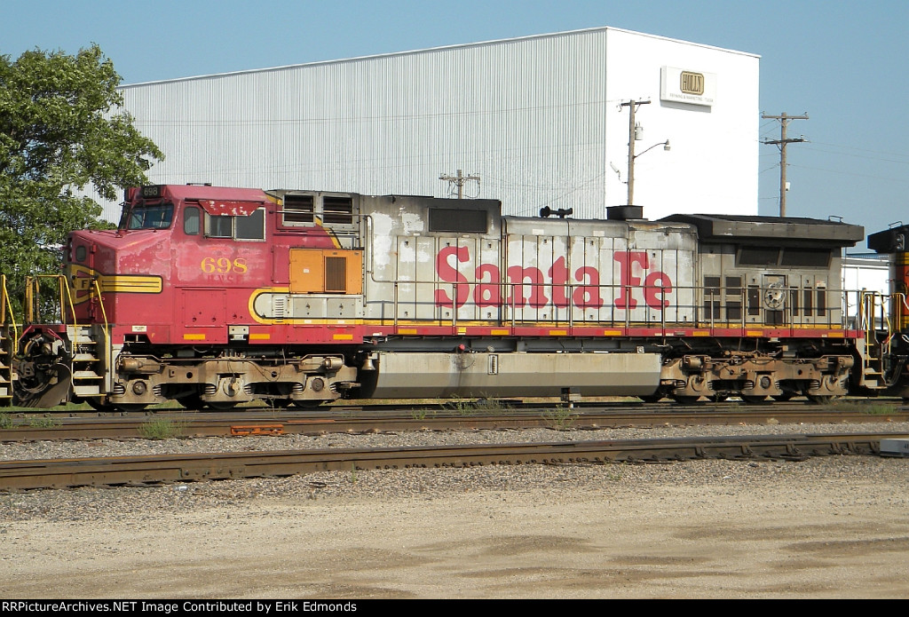 BNSF 698